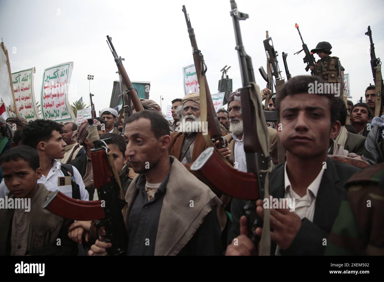 Houthi supporters protest against the US and Israel, and in solidarity ...