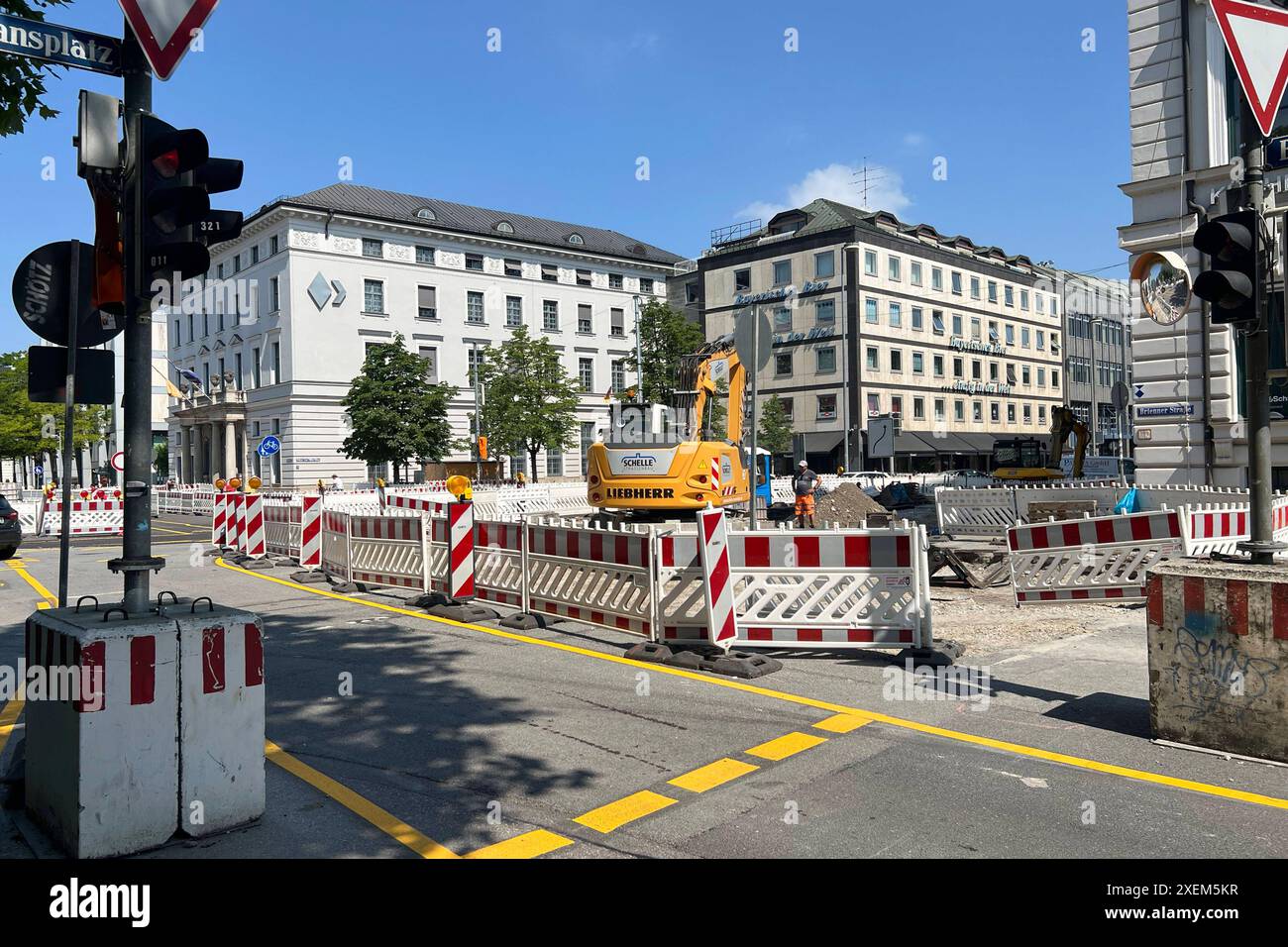 Grossbaustelle in Muenchen,in der Brienner Strasse / Luitpoldblock.Bau ...