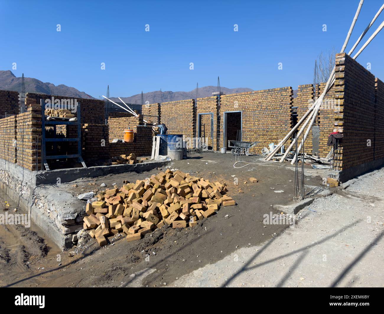 Foundation new brick building hi-res stock photography and images - Alamy