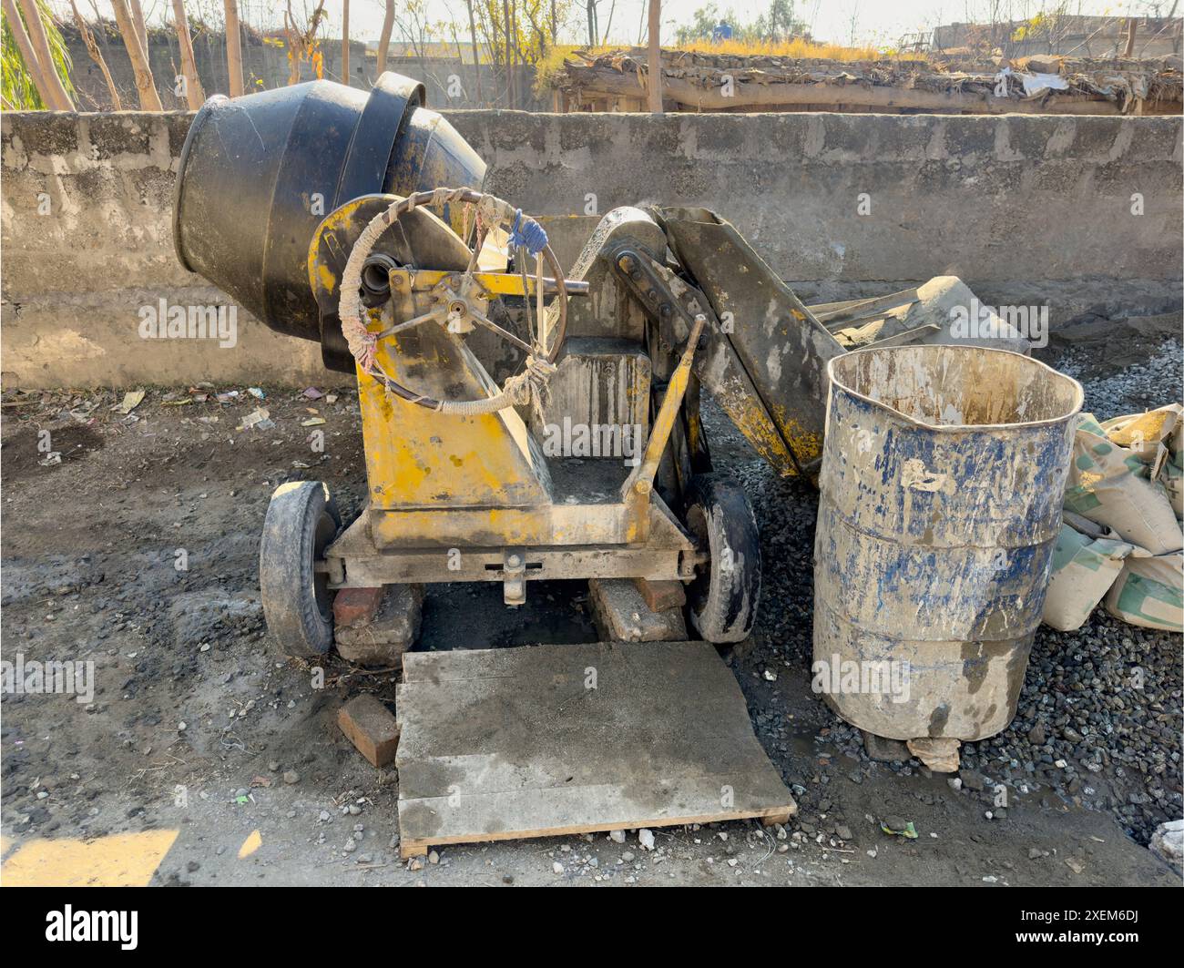 Mortar mixer machine hi-res stock photography and images - Alamy