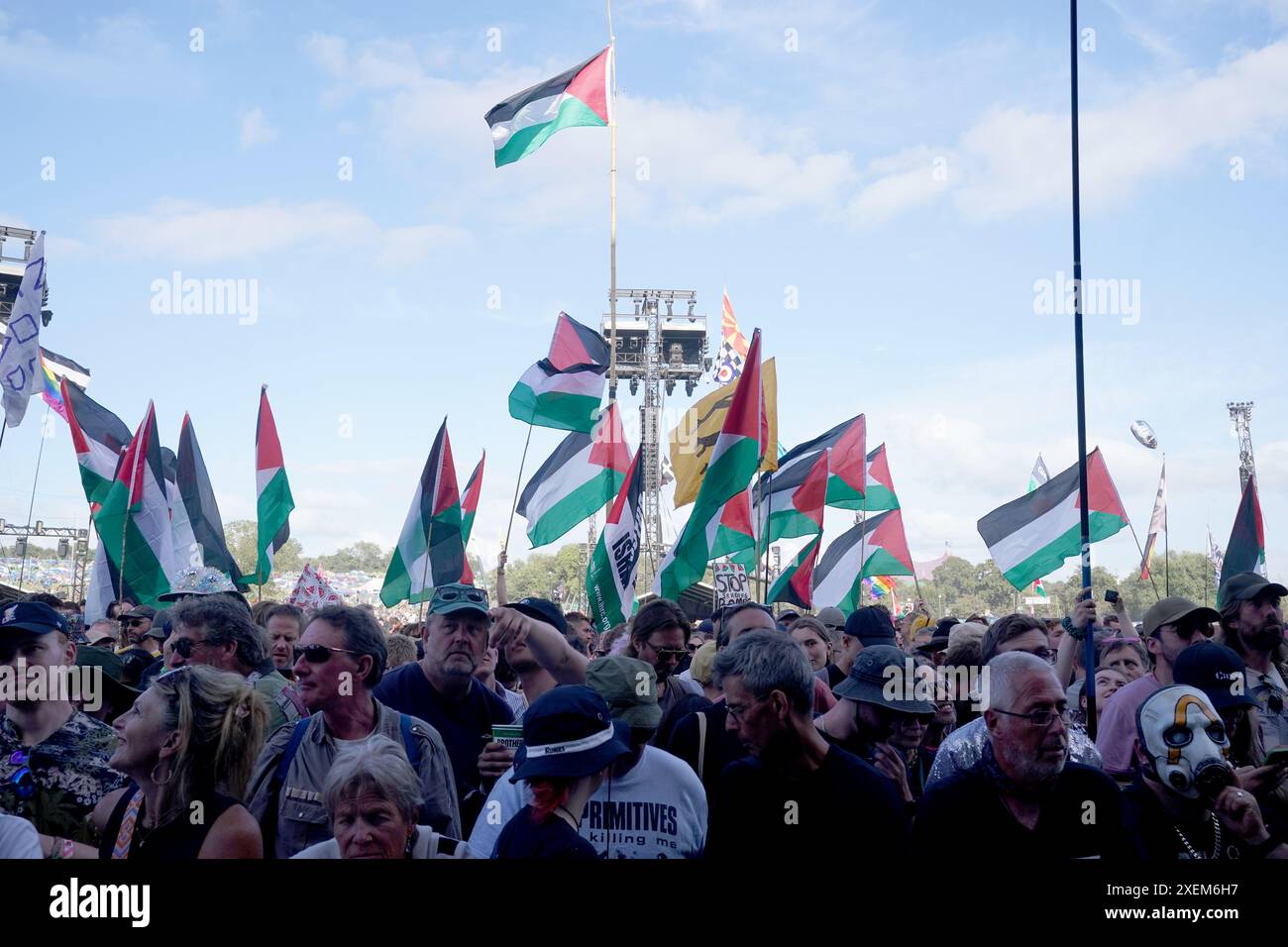 Glastonbury pyramid flags 2024 hi-res stock photography and images - Alamy