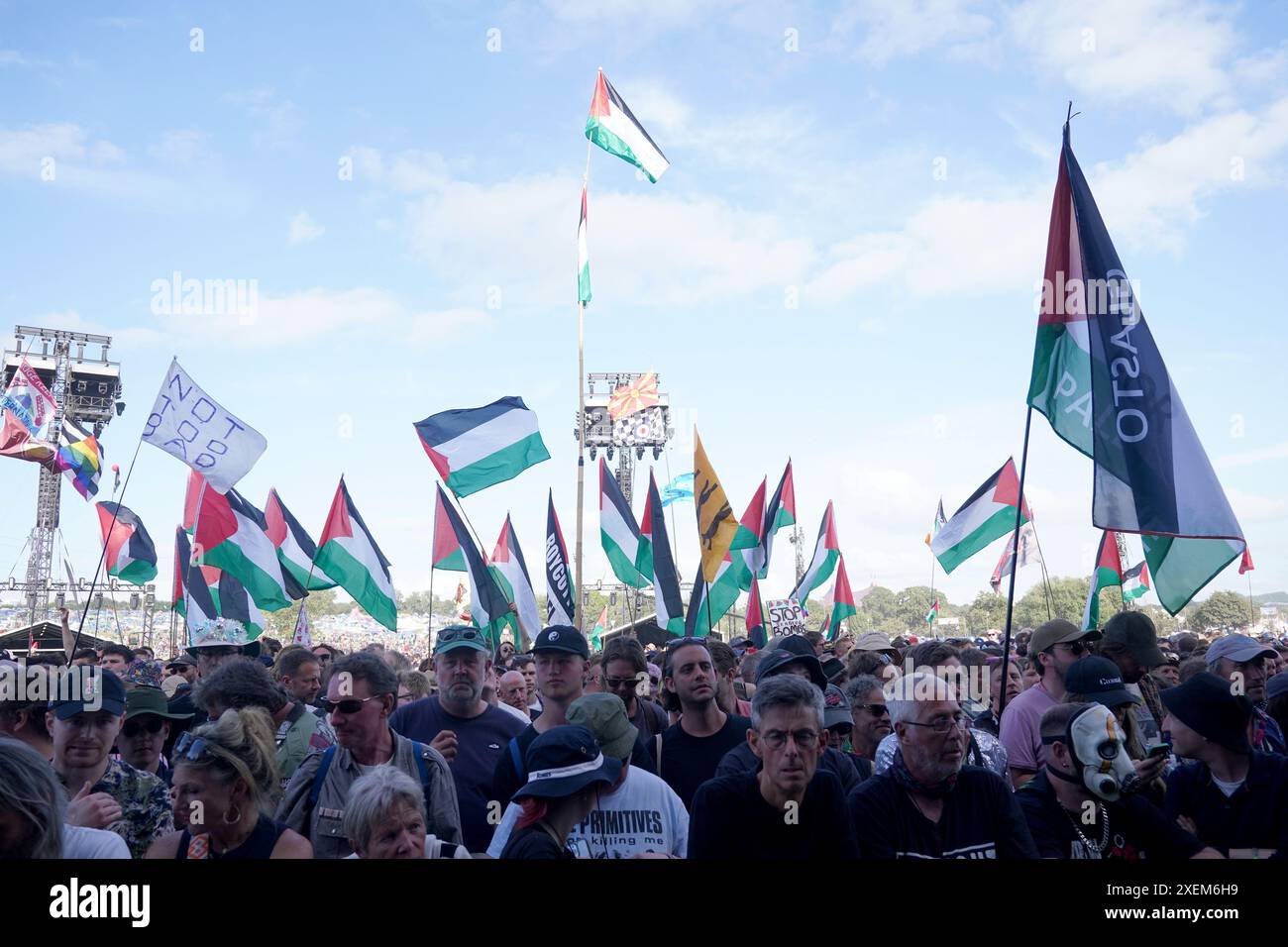 Glastonbury pyramid flags 2024 hi-res stock photography and images - Alamy