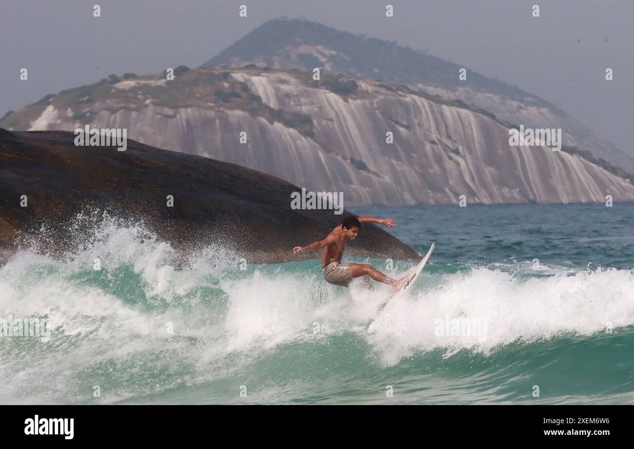 June 28, 2024, Rio De Janeiro, Rio De Janeiro, Brazil: Surfers ...