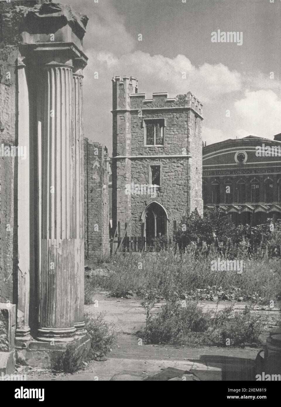 City of London Blitz bomb damage. Clothworkers' Hall remains & All ...