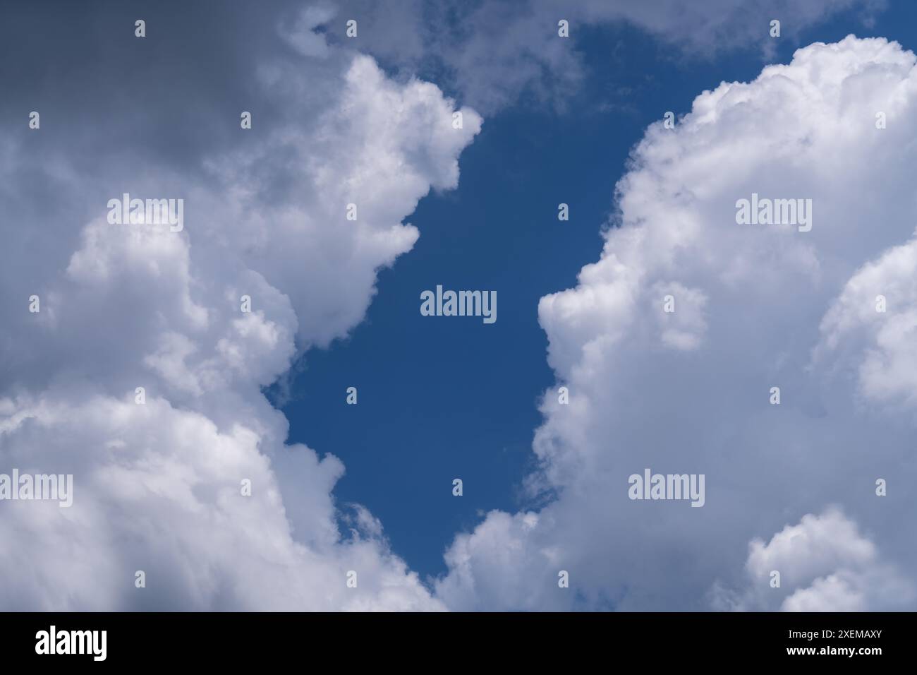 Sky towering clouds in hi-res stock photography and images - Alamy