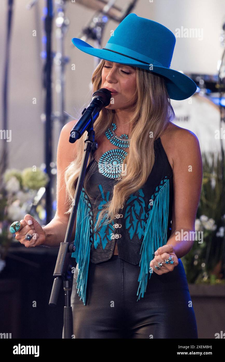 Lainey wilson concert hi-res stock photography and images - Alamy