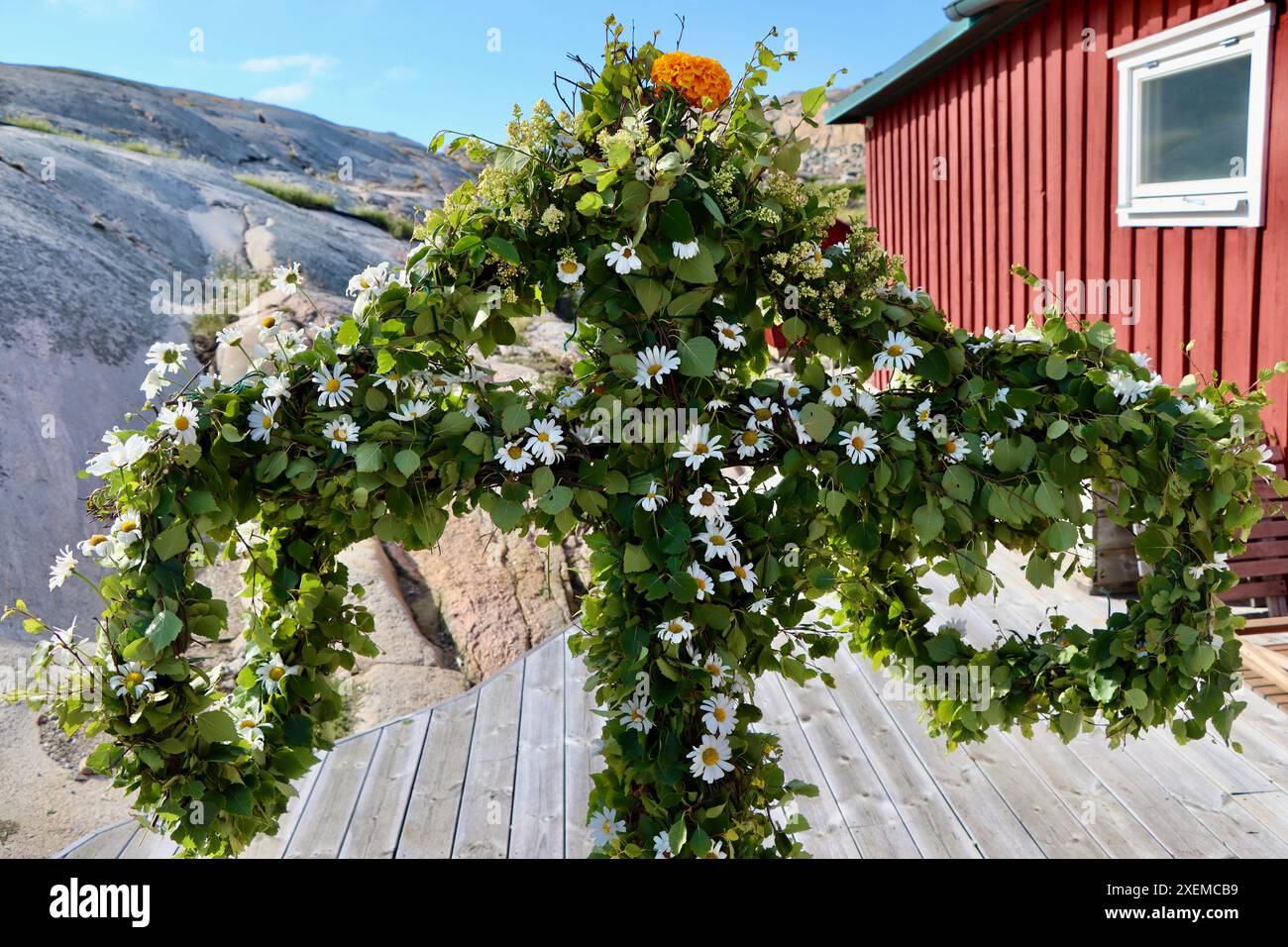 Midsommar pole hi-res stock photography and images - Alamy