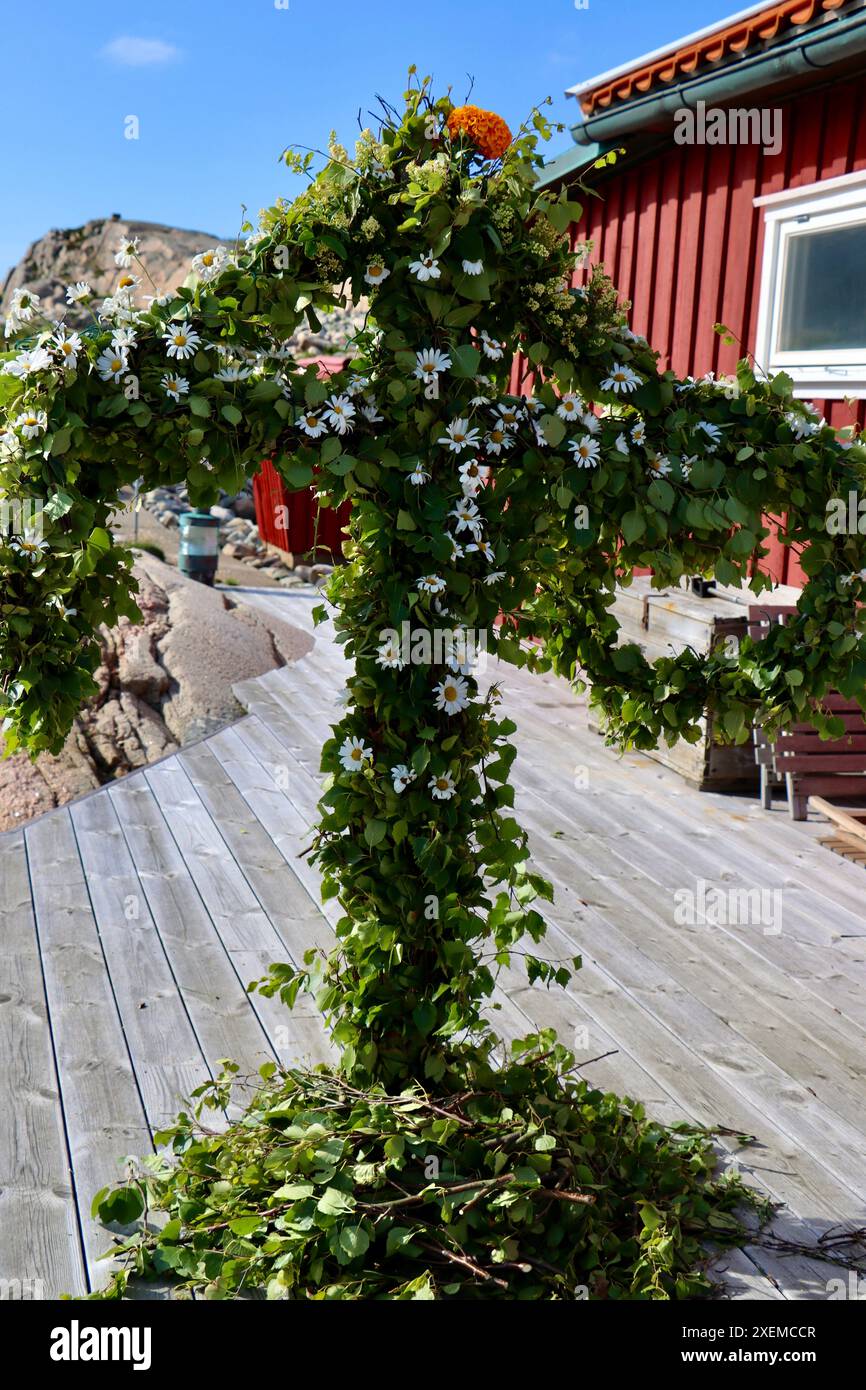 Midsommarstång, midsummar pole, maypole, decorated with greens and ...