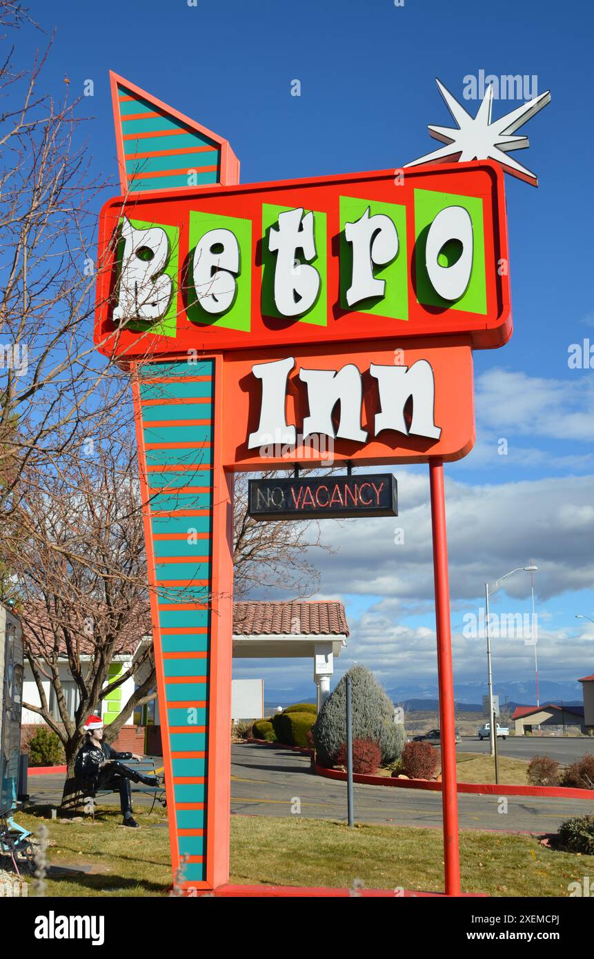 Mid century modern atomic hi-res stock photography and images - Alamy