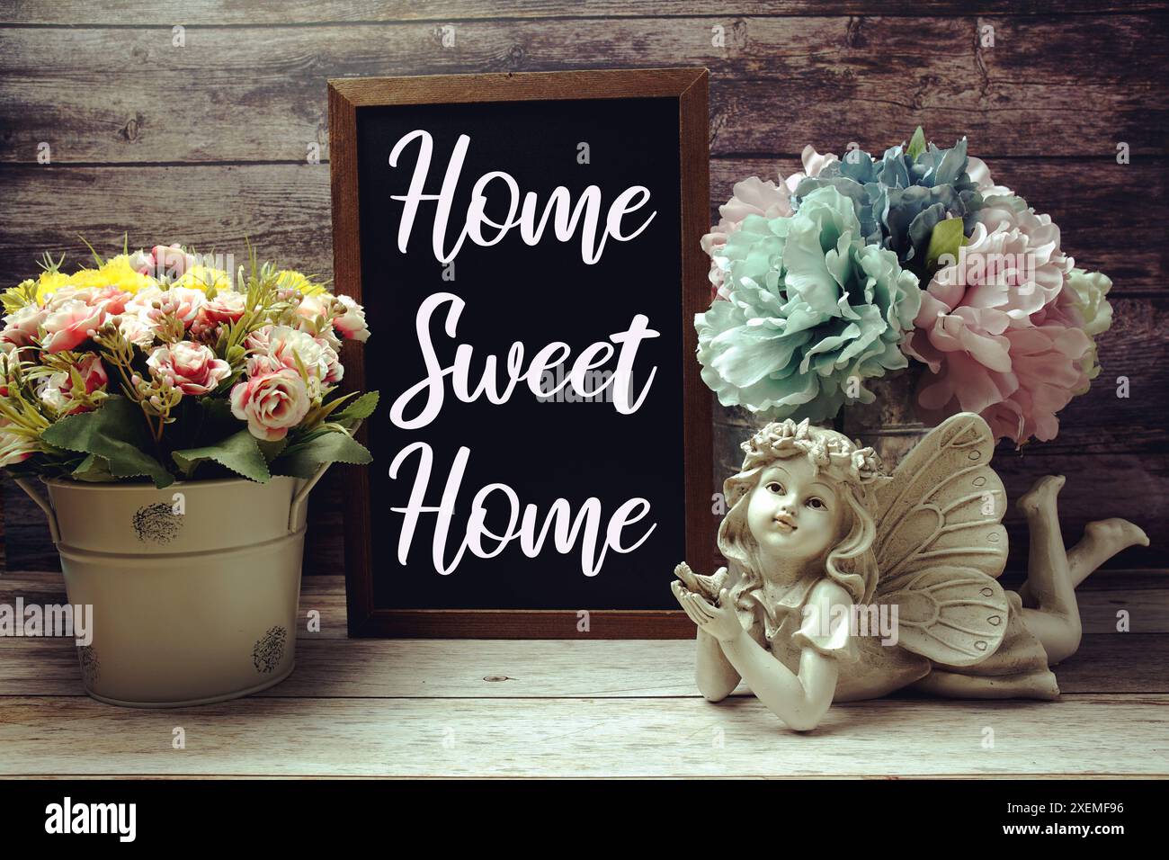 Welcome home written letters hi-res stock photography and images - Alamy