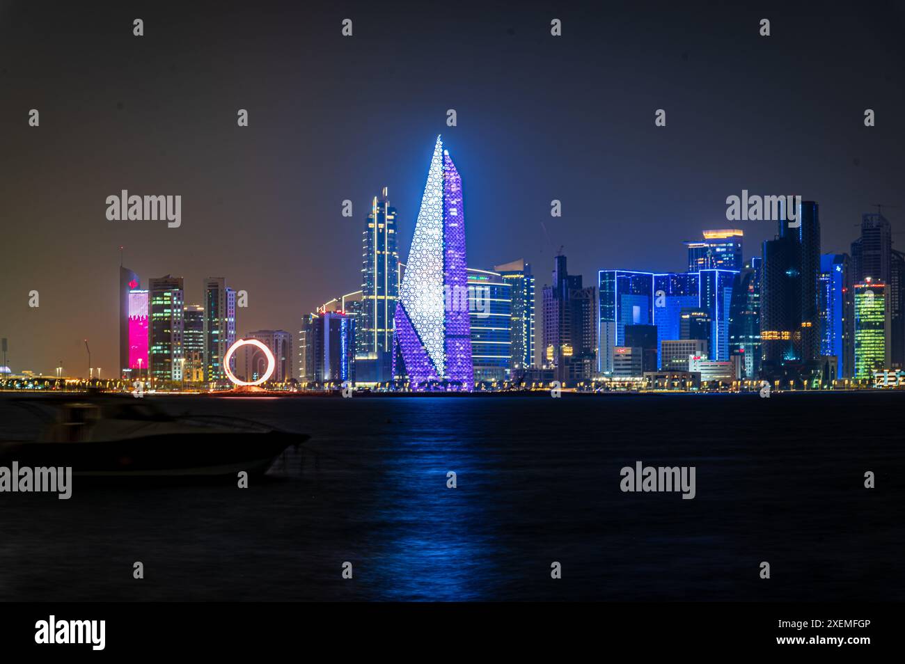 Skyline qatar night hi-res stock photography and images - Alamy