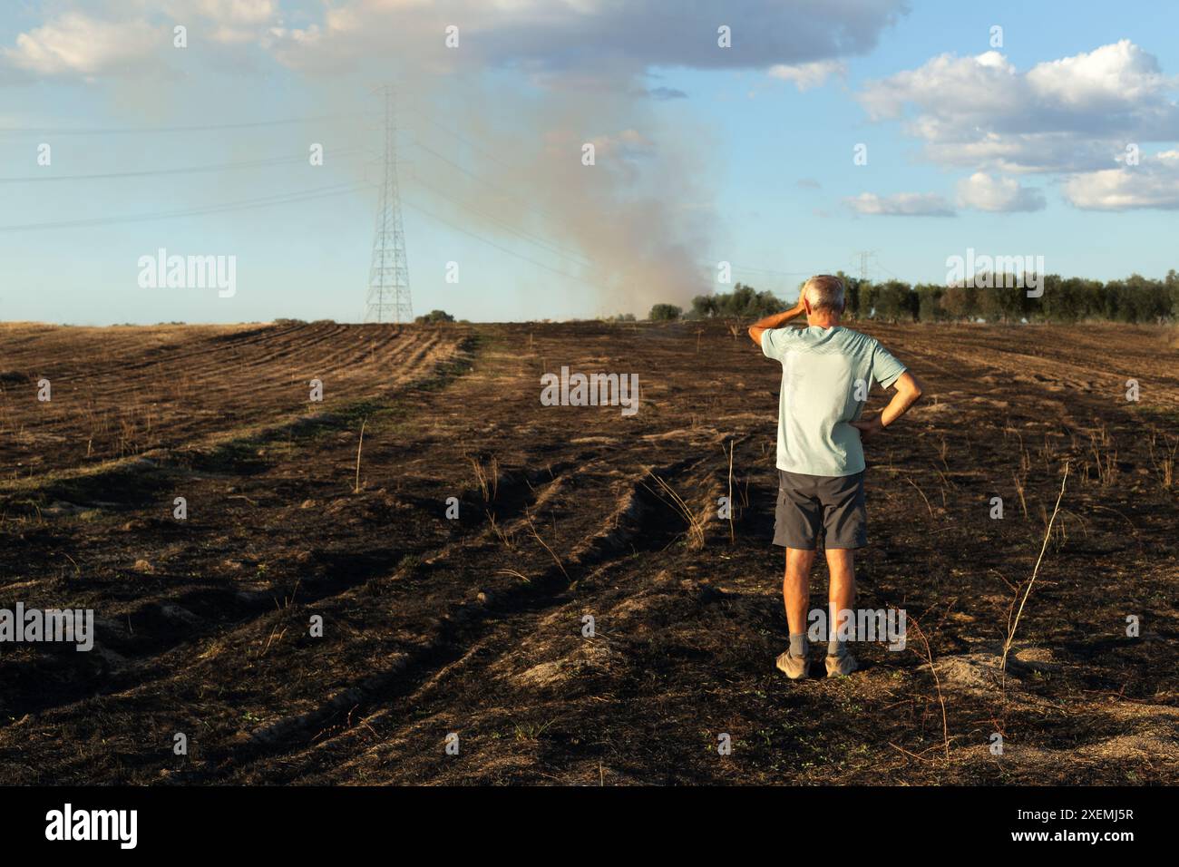 Man looks back fire hi-res stock photography and images - Alamy