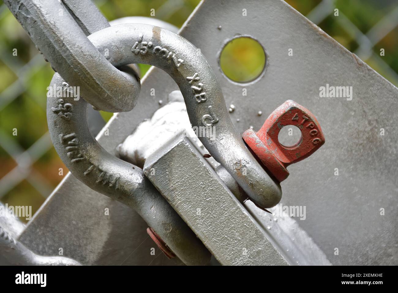 Galvanized screw pin anchor shackle holding heavy load Stock Photo - Alamy