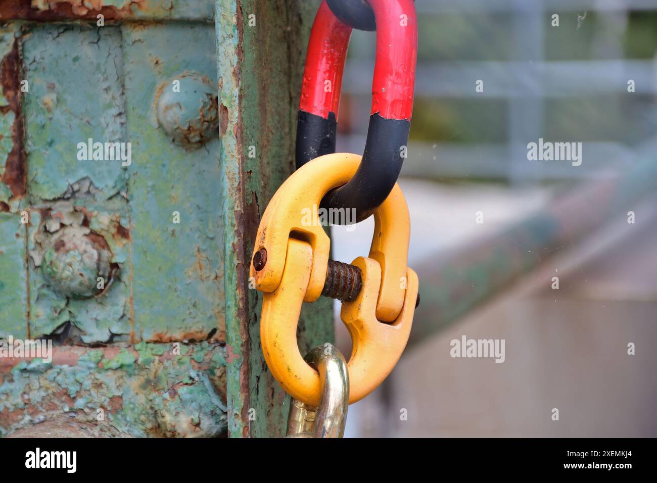 Removable figure eight yellow connecting link. Hammer locks for general ...