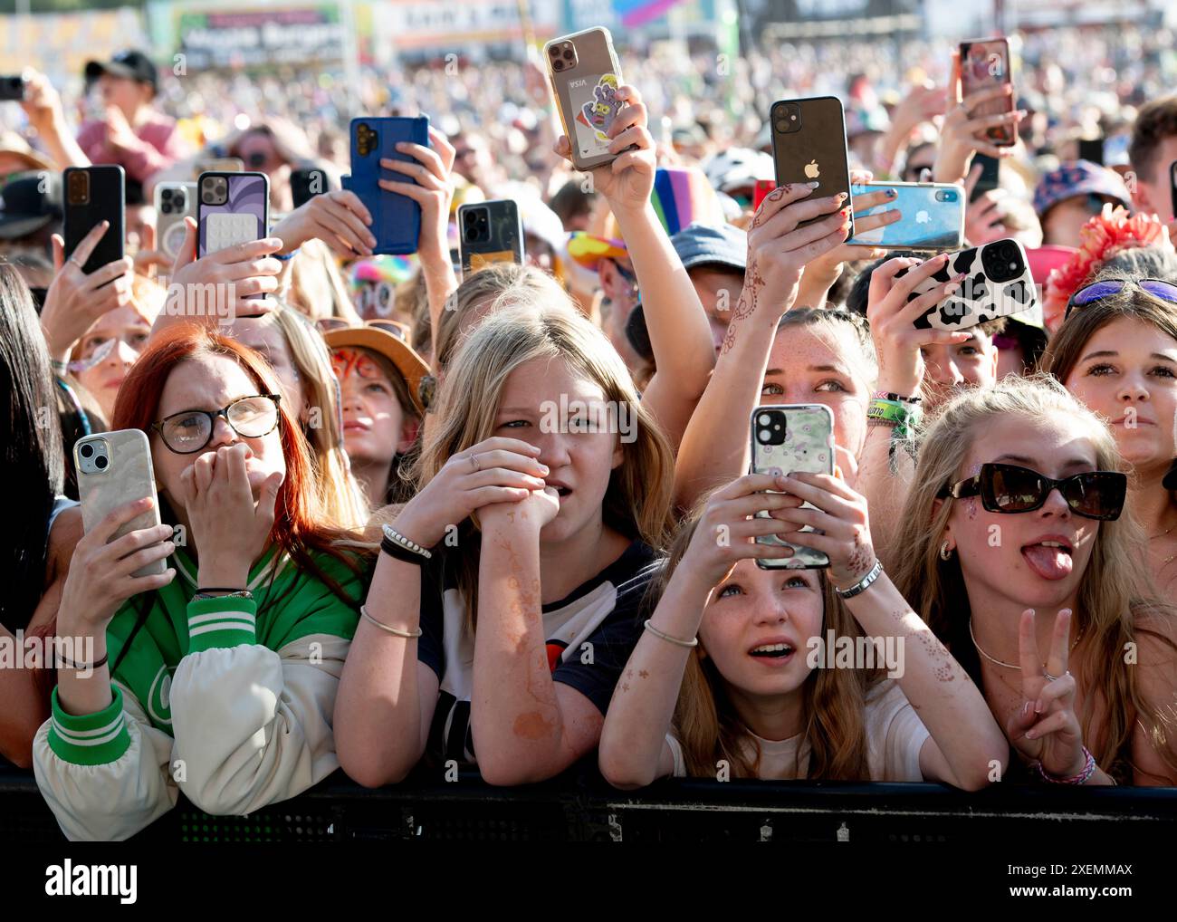 Glastonbury, UK. Day 3, 28 June 2024. Young festival goers wait for ...