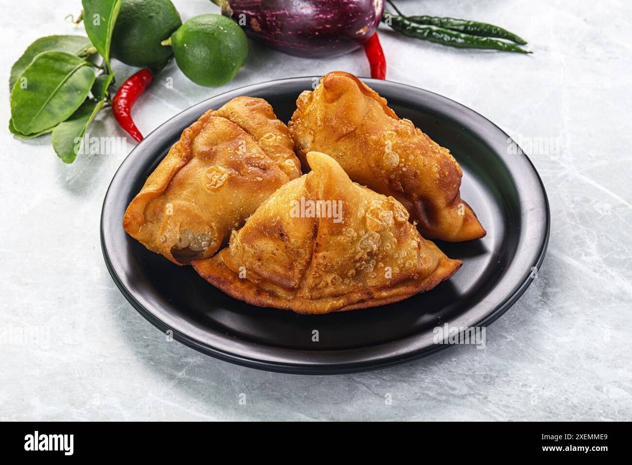 Indian cuisine - fries crispy stuffed samosa Stock Photo - Alamy