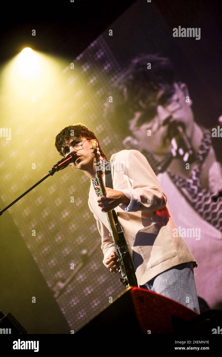 Declan mckenna singing hi-res stock photography and images - Alamy