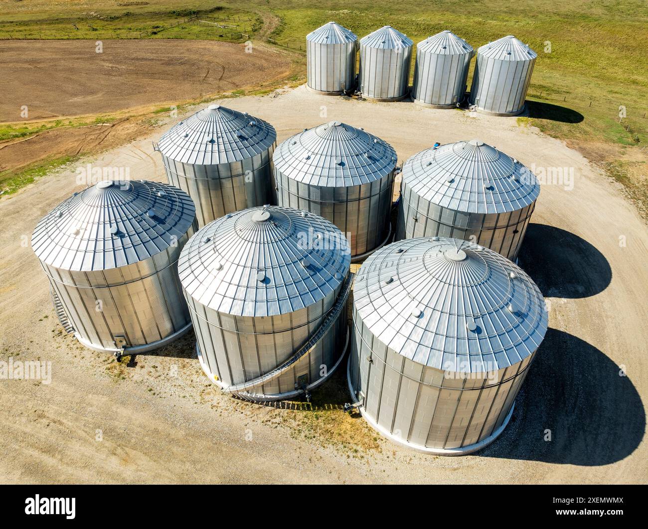Large metal grain bins hi-res stock photography and images - Alamy