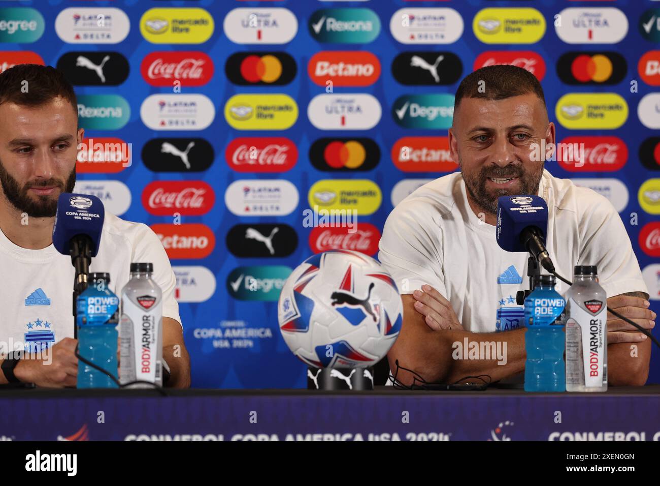 Argentina's head coach assistant Walter Samuel (R) and defender German ...