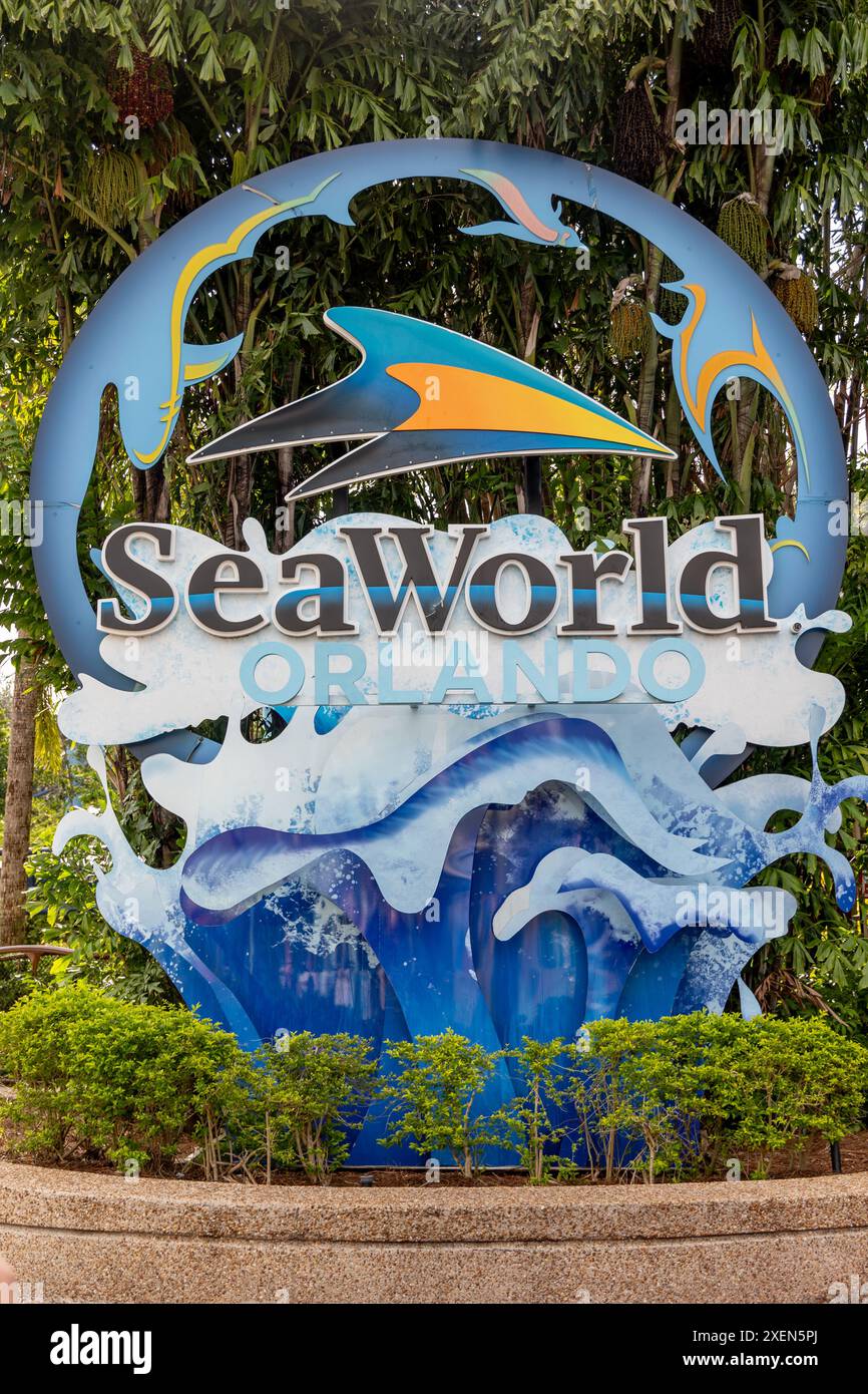 Orlando underwater tunnel hi-res stock photography and images - Alamy