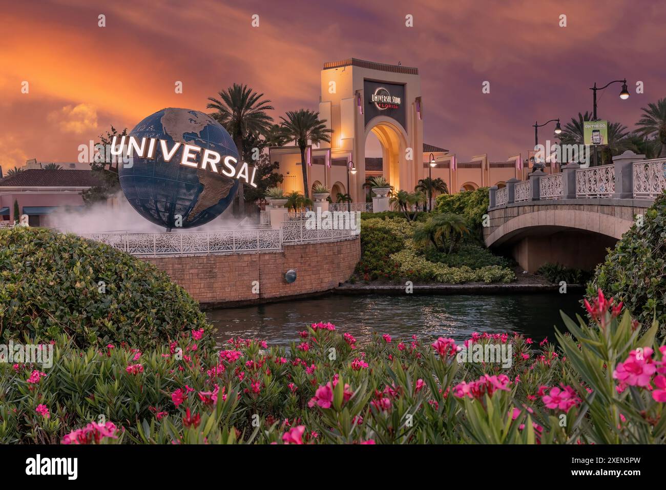 Universal studios hollywood city walk hi-res stock photography and ...