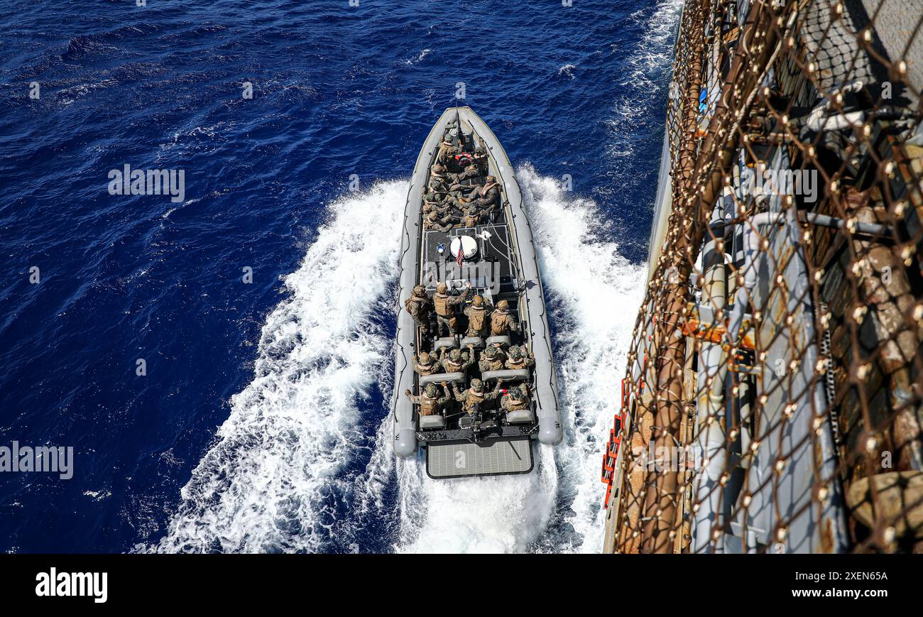 U.S. Marines with Battalion Landing Team 1/8, 24th Marine Expeditionary ...