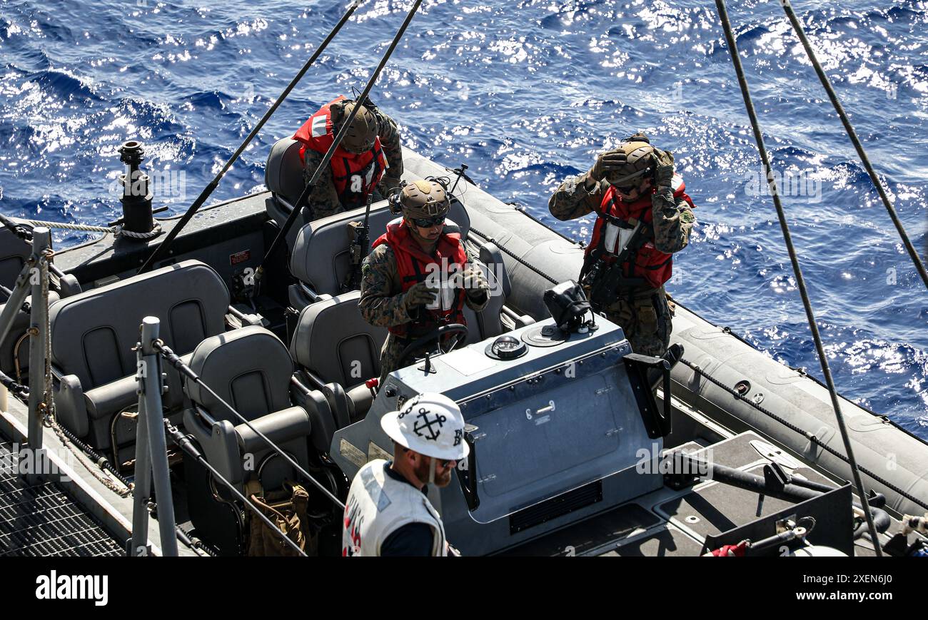 U.S. Marines and Sailors with the Wasp (WSP) Amphibious Readiness Group ...