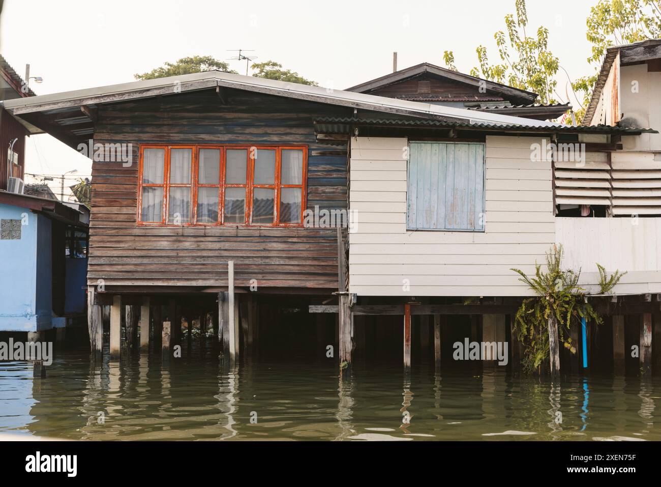 Thailand bangkok canal house hi-res stock photography and images - Alamy