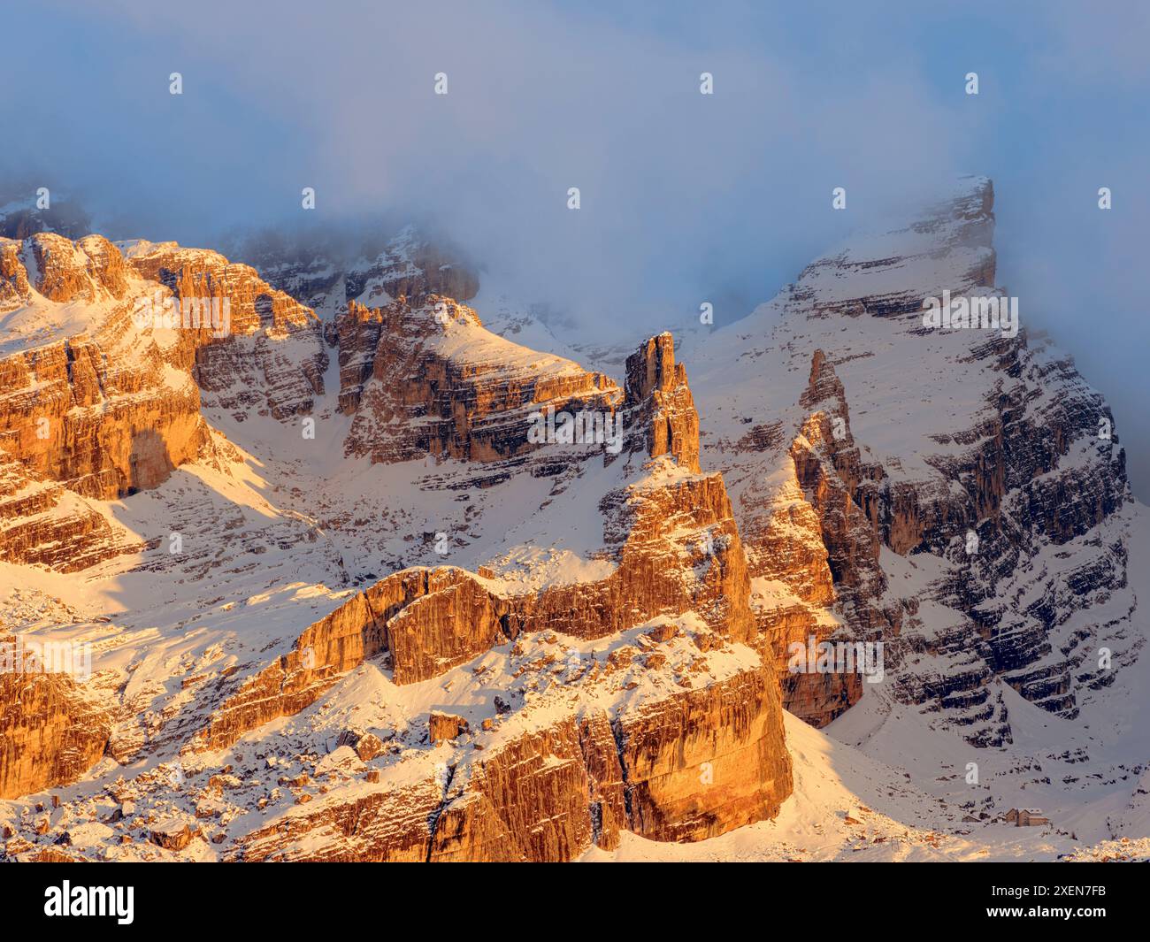 Rifugio tuckett e sella hi-res stock photography and images - Alamy
