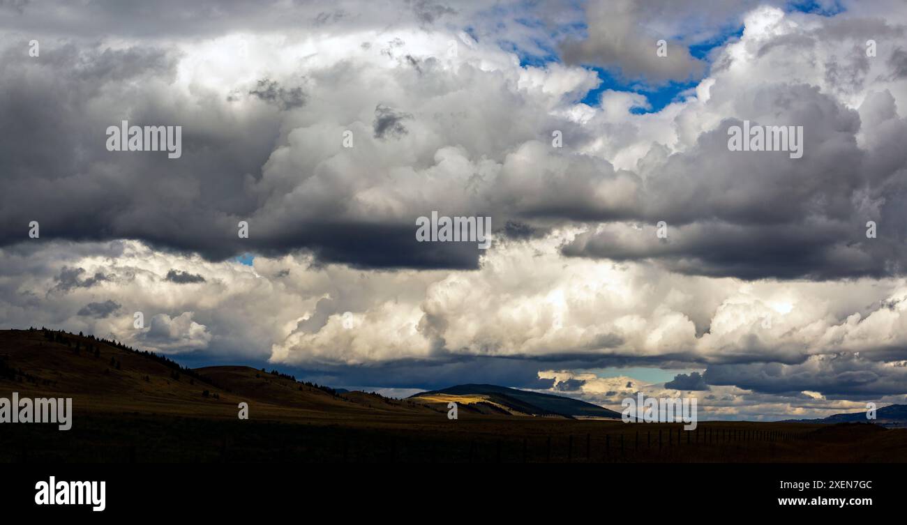 Rolling hills alberta panorama hi-res stock photography and images - Alamy