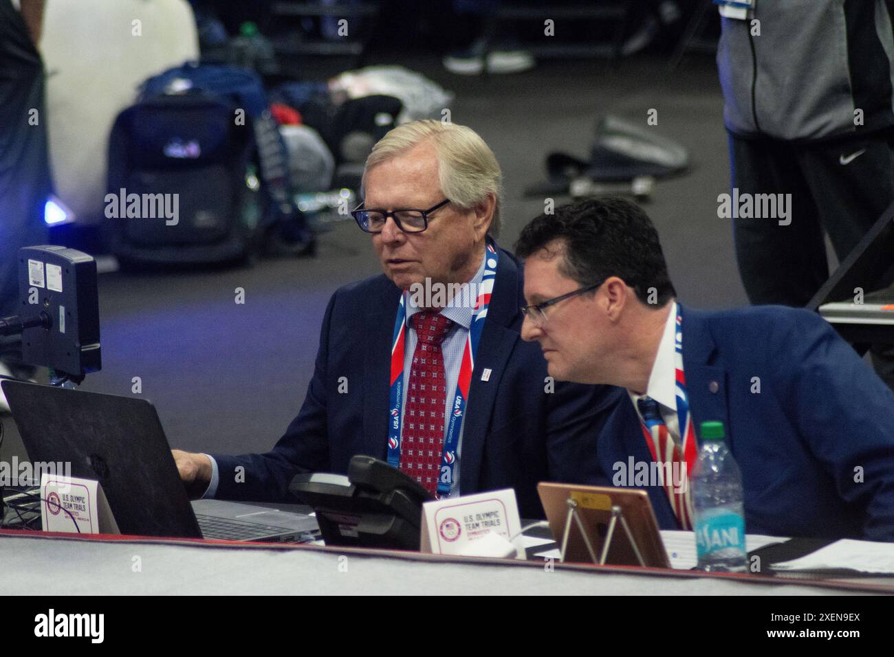 Minneapolis, Minnesota, USA. 20th Apr, 2000. JUDGES check screen at ...