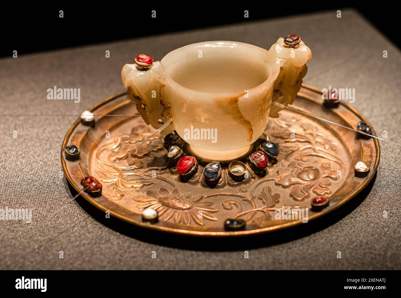 The Ming Dynasty cultural relics of Wuhan Museum, white jade wine ...