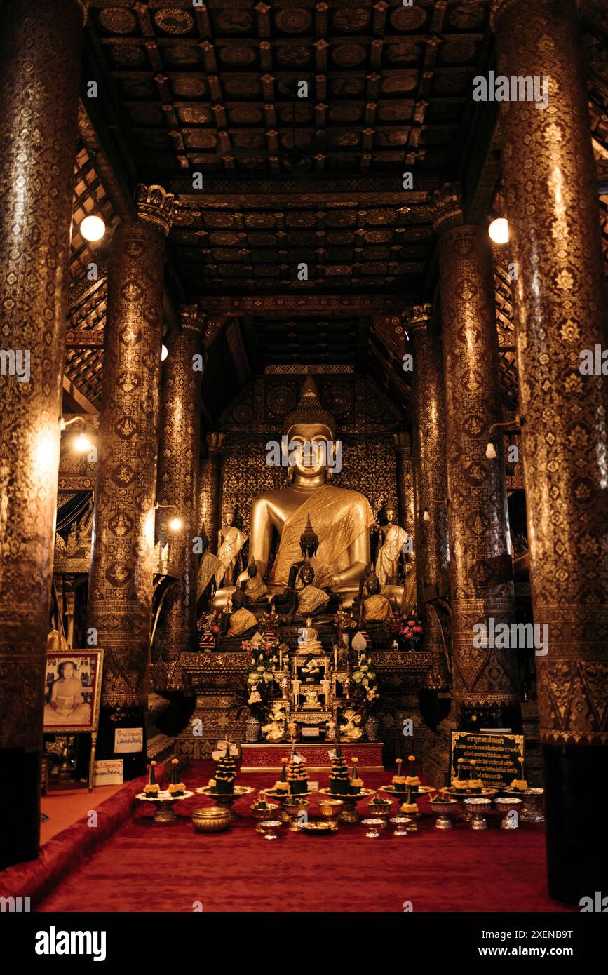Temple altar space hi-res stock photography and images - Alamy
