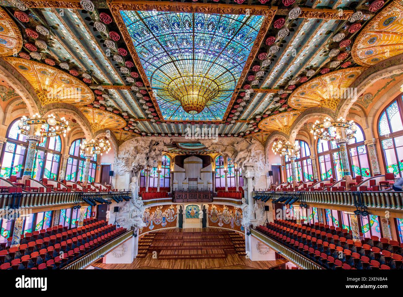 Ceiling of the Palau de la Música Catalana (Palace of Catalan Music ...