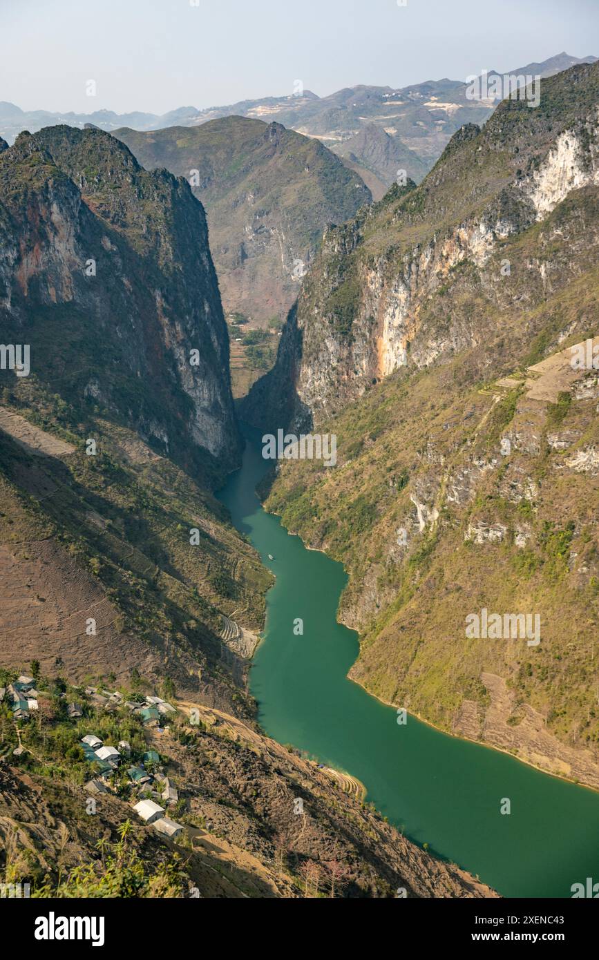 Nho Que River flowing through mountains in Vietnam; Xin Cai, Meo Vac ...