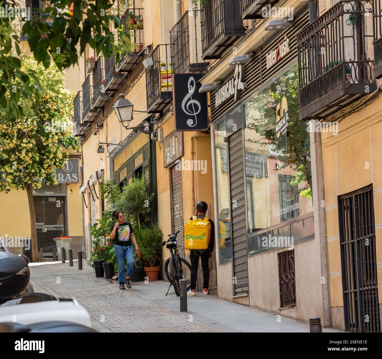 Delivery girl spain hi-res stock photography and images - Alamy