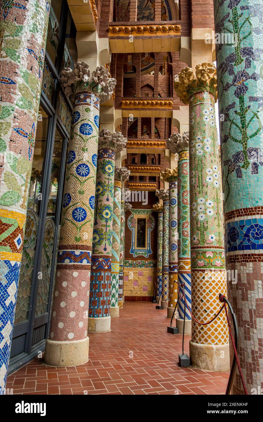 The facade of the Palau de la Música Catalana (Palace of Catalan Music ...