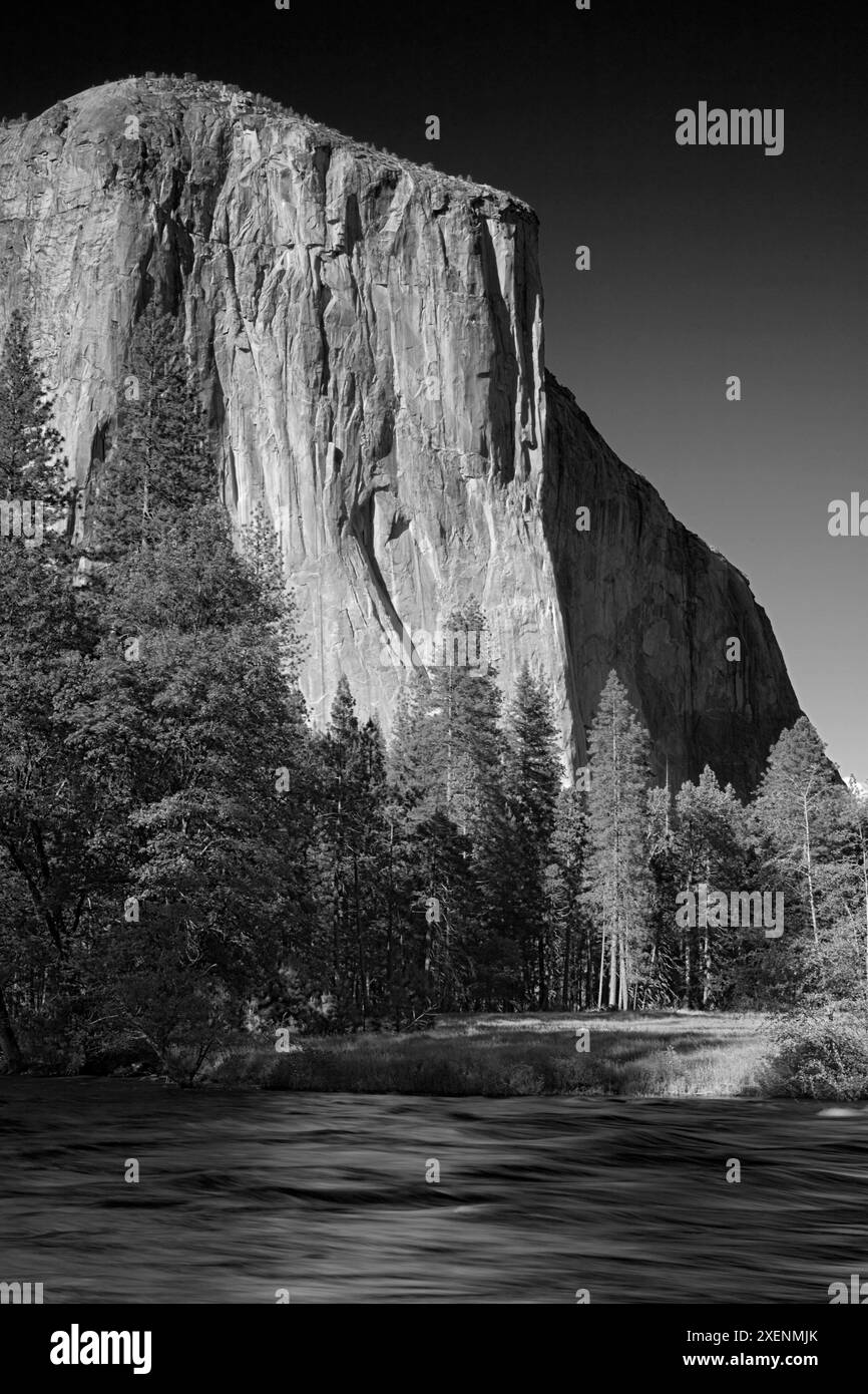 El capitan merced river Black and White Stock Photos & Images - Alamy