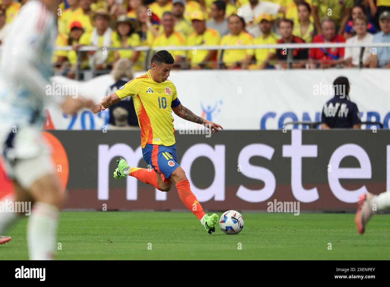 GLENDALE, ARIZONA - JUNE 28: James Rodríguez of Colombia passes the ...