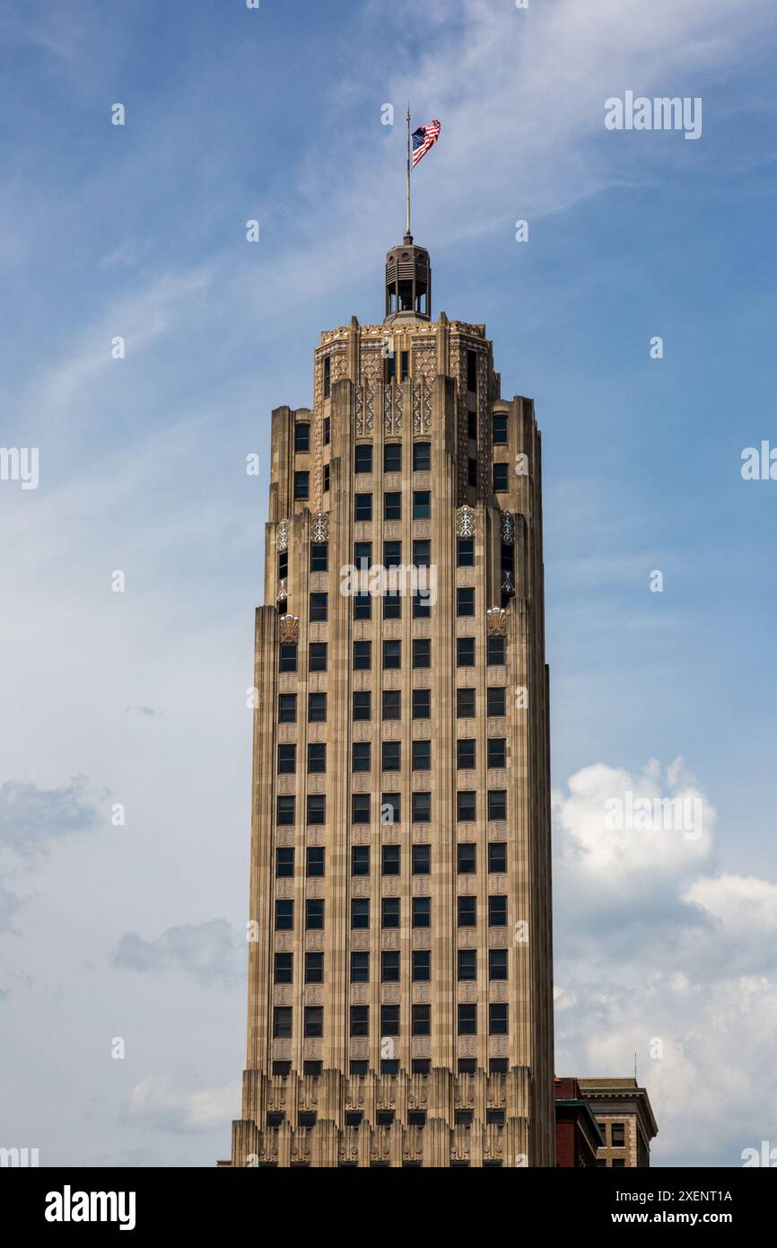 Art deco bank building hi-res stock photography and images - Alamy