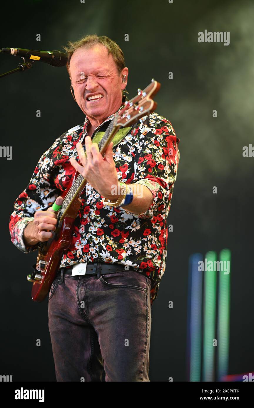 80s music band level 42 hi-res stock photography and images - Alamy