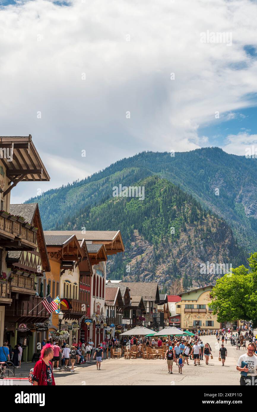 Icicle Ridge, part of the Cascade mountains range in Washington State ...