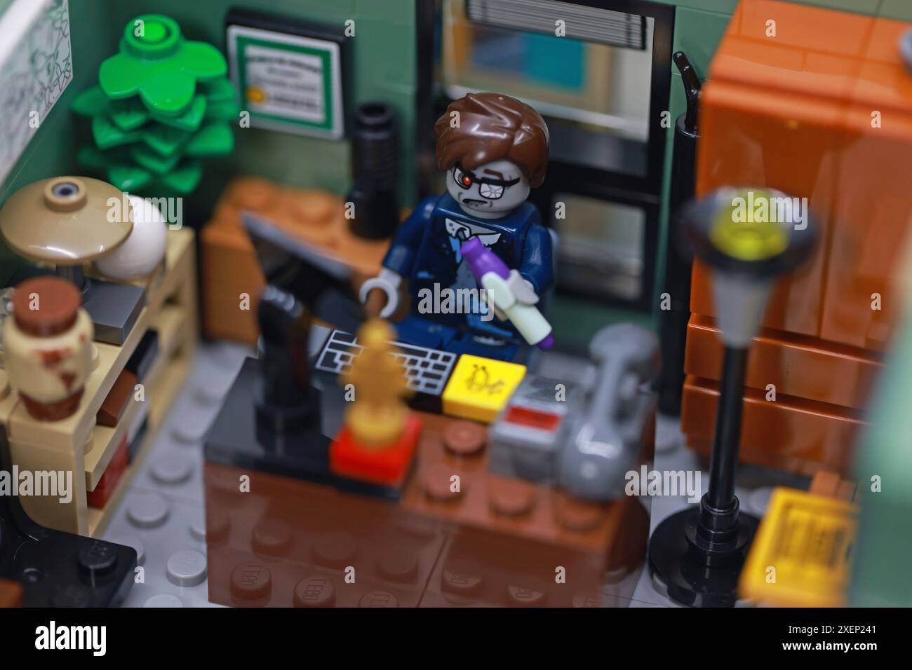 Office zombie hi-res stock photography and images - Alamy