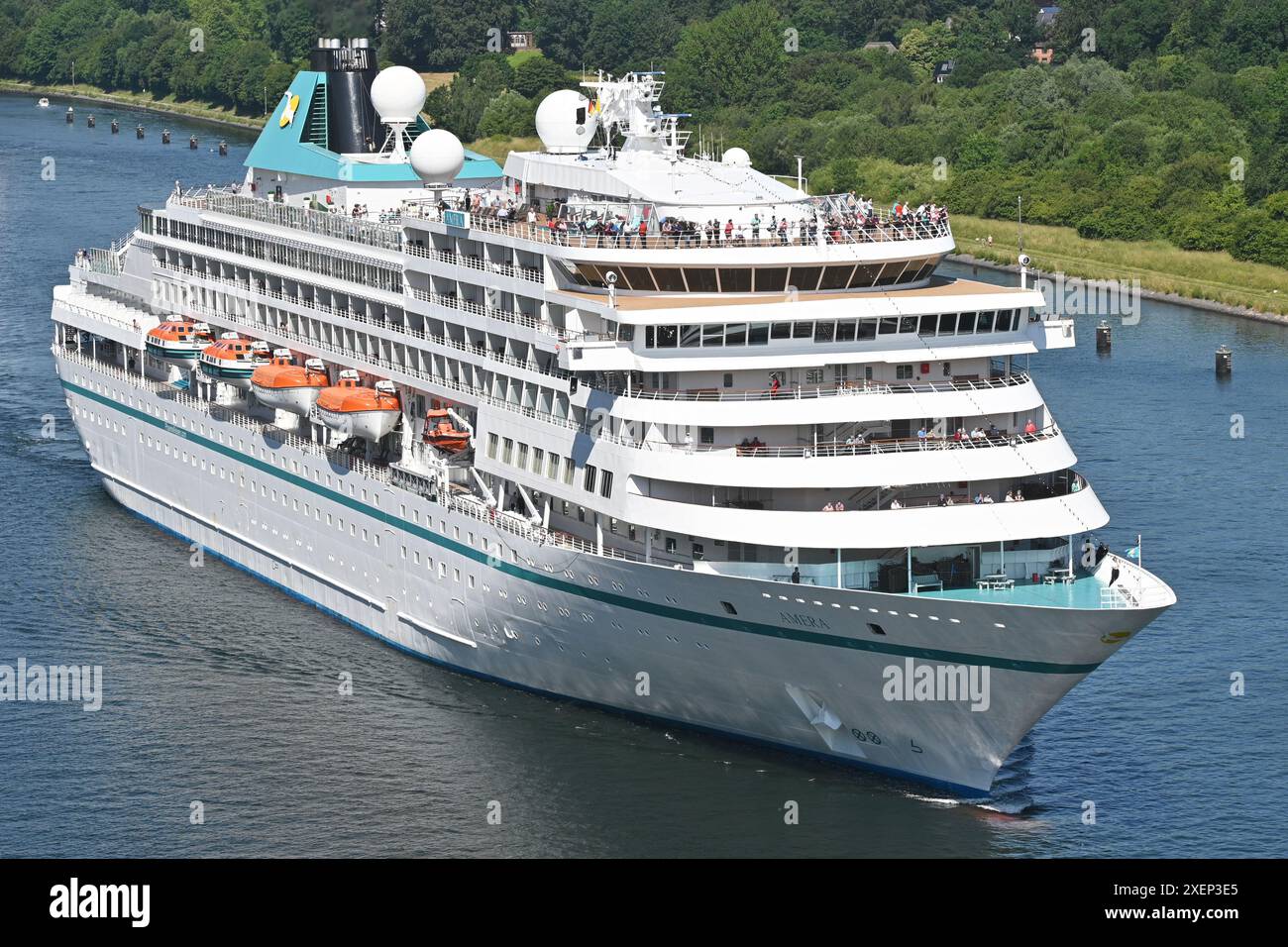 Cruise ship amera hi-res stock photography and images - Alamy