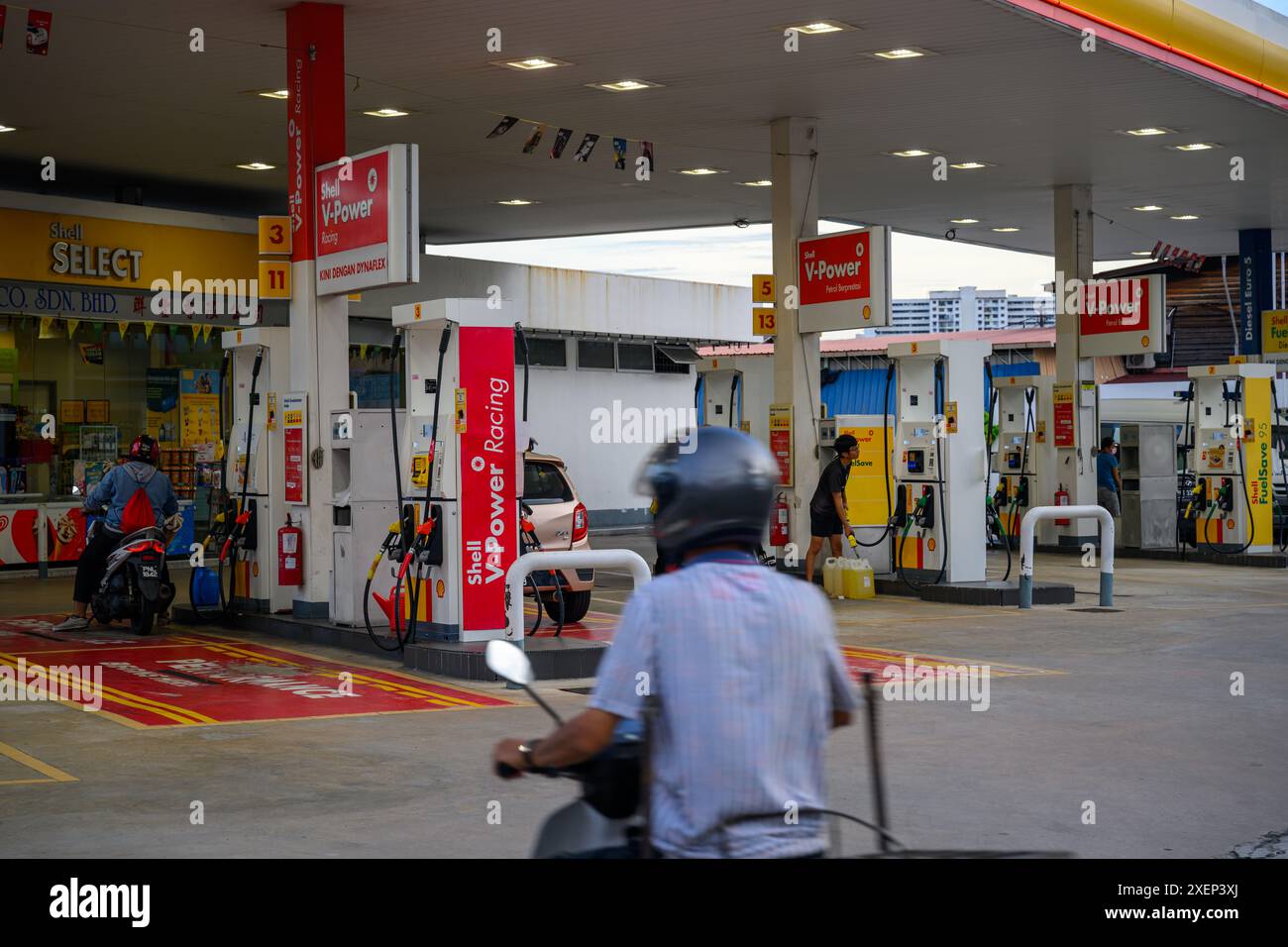 Malaysia oil gas hi-res stock photography and images - Alamy