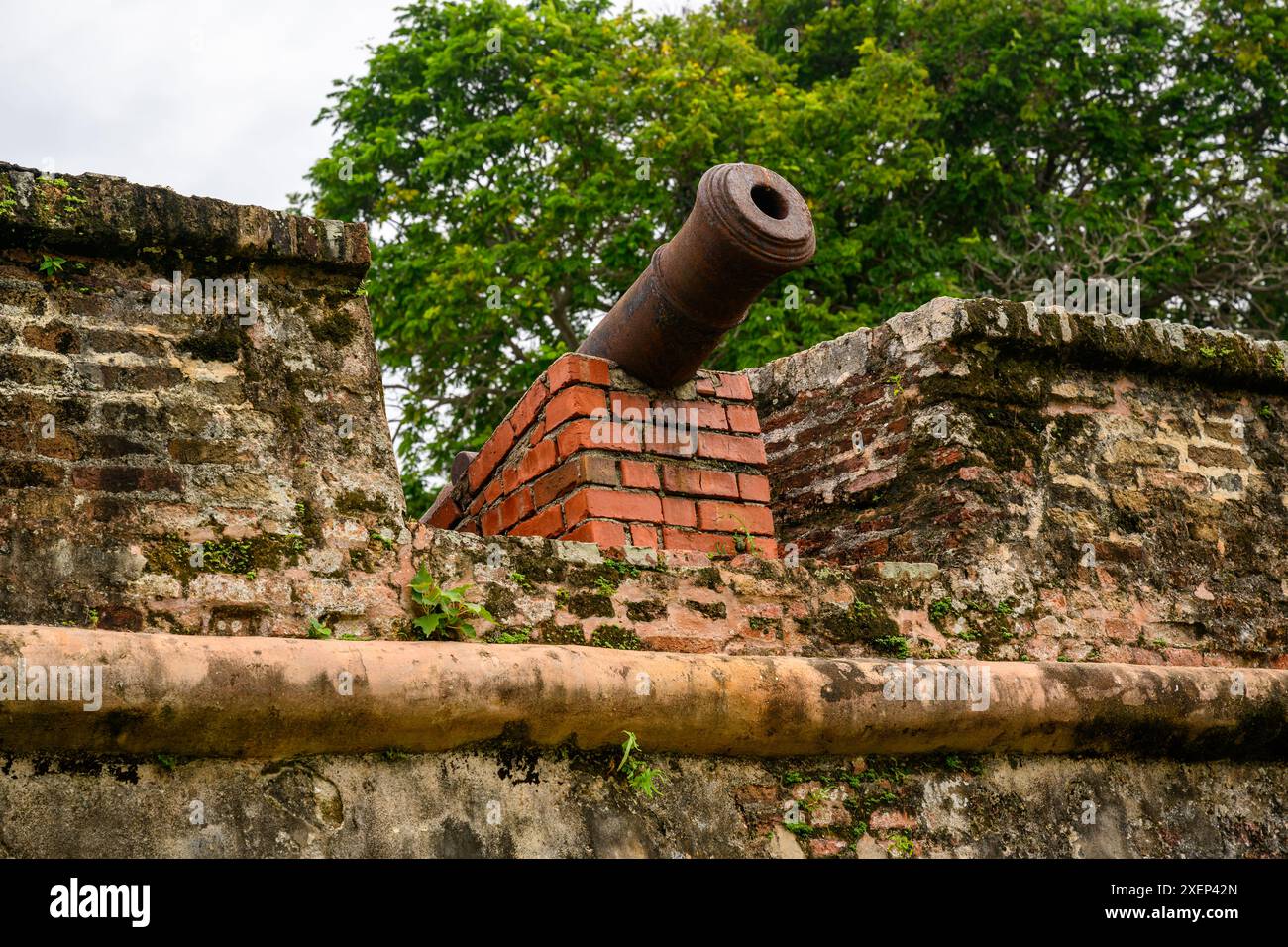 Cannons on the battlements of Fort Cornwallis, George Town, Penang ...