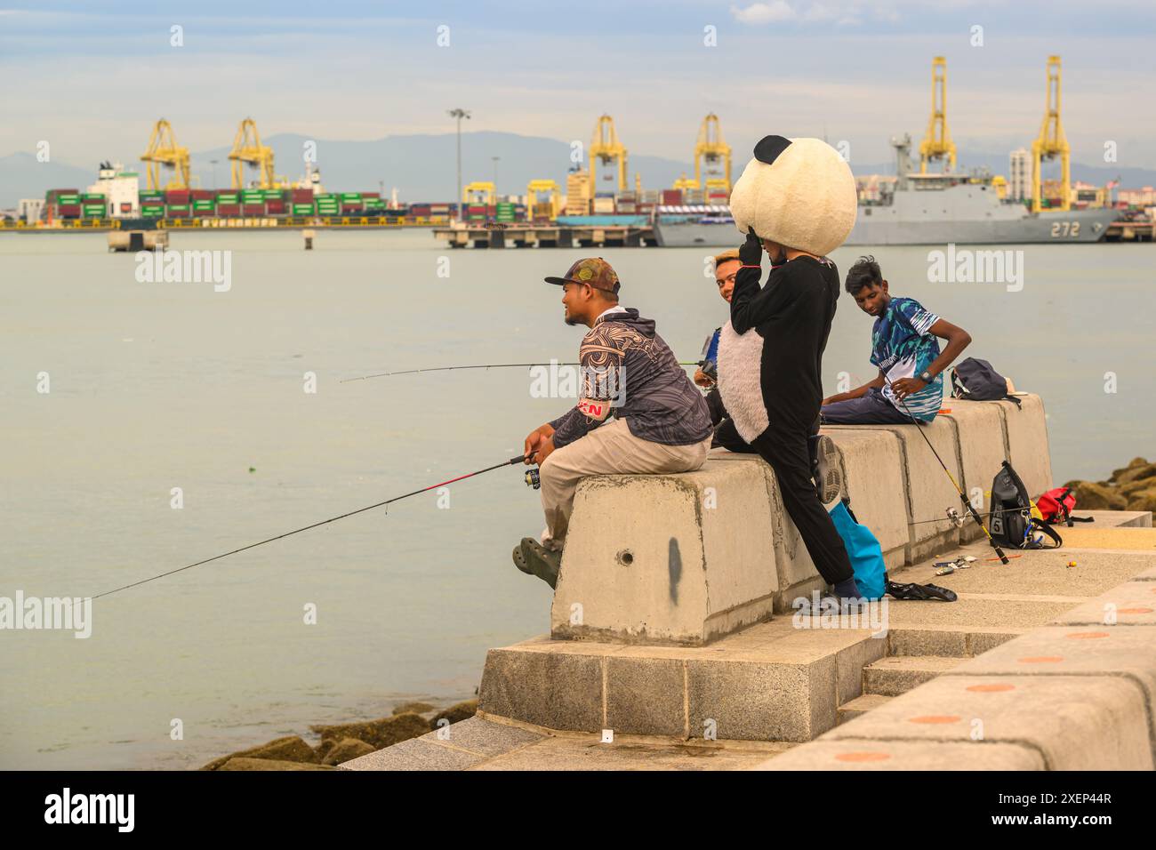 Fishing at the beach, George Town, Penang, Malaysia Stock Photo - Alamy