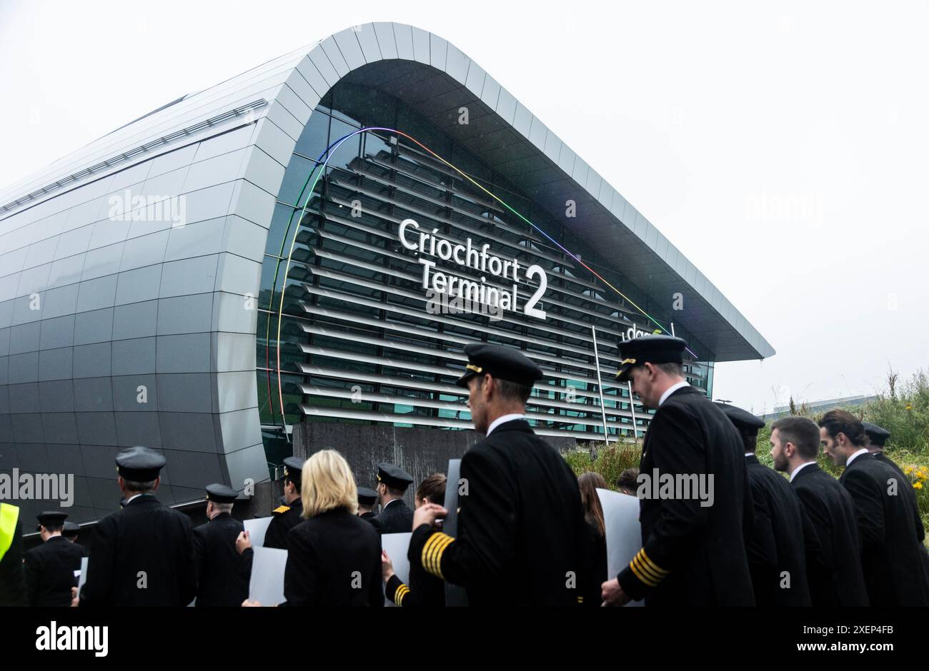Aer Lingus pilots march around Dublin Airport as they begin their eight ...