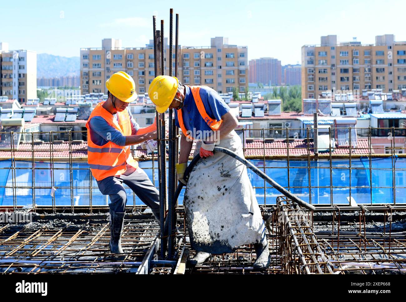 BAOTOU, CHINA - JUNE 29, 2024 - Builders work at the construction site ...