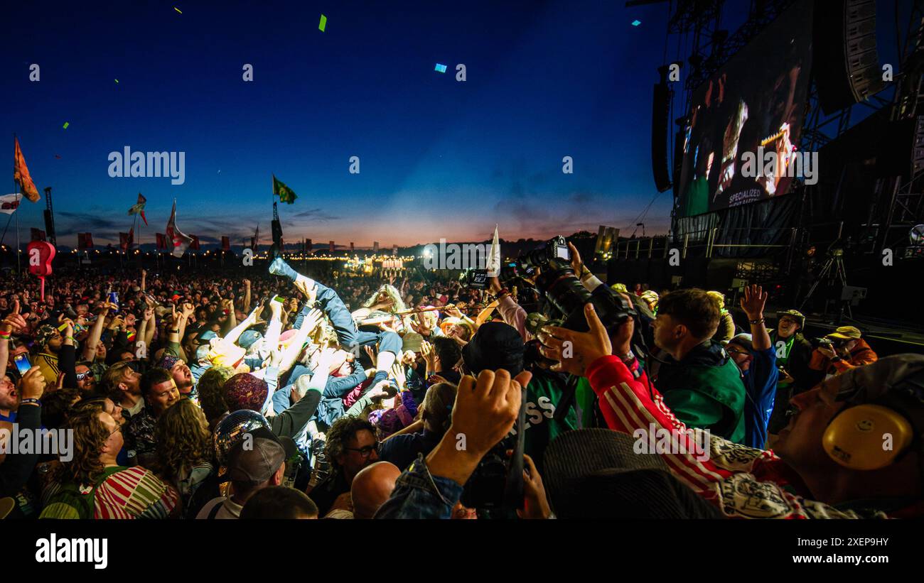 Idles on stage hi-res stock photography and images - Alamy